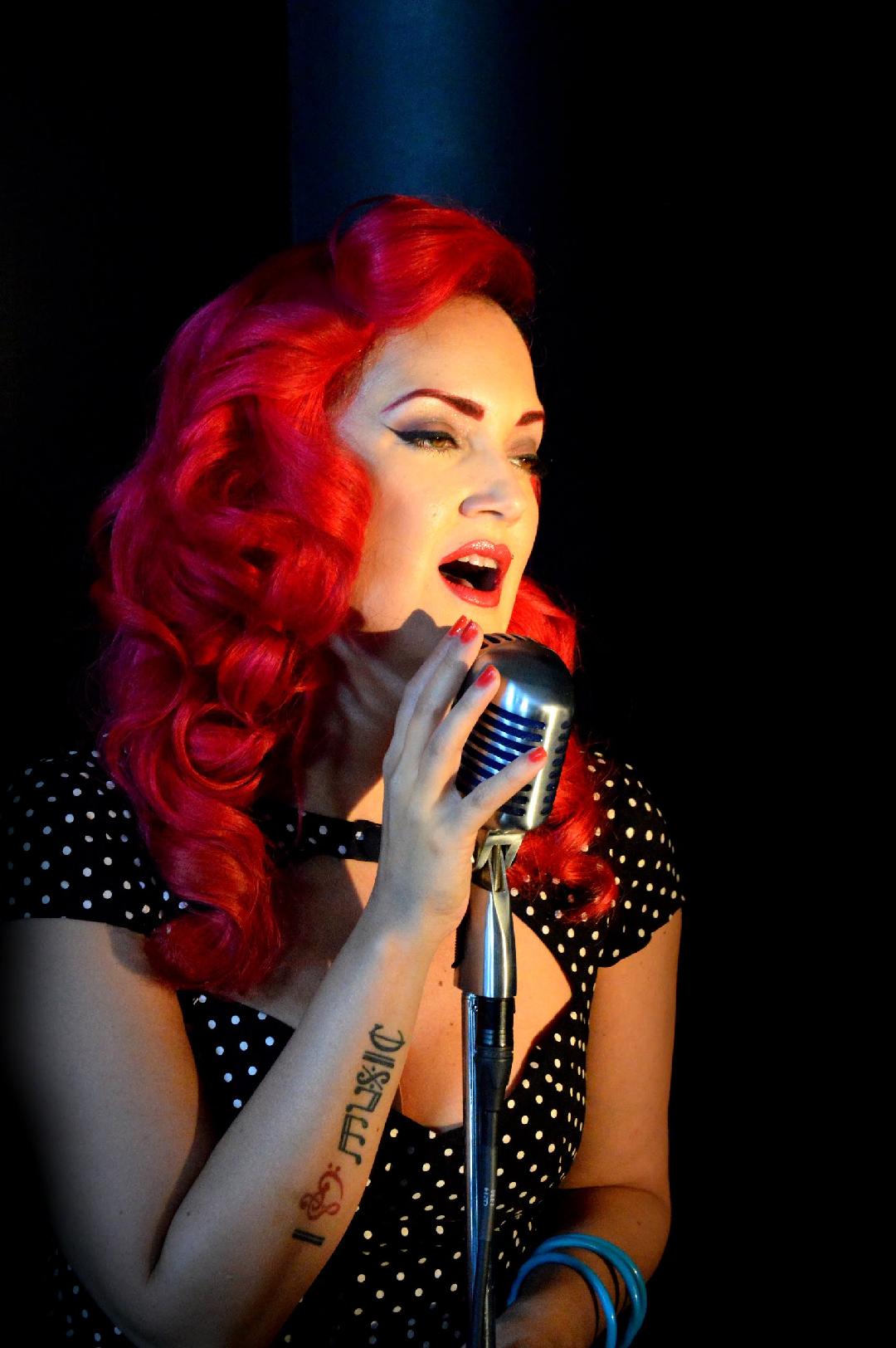 EnVee sings on Lincoln Road Sunday – Free 4/15/18 – The Soul Of Miami