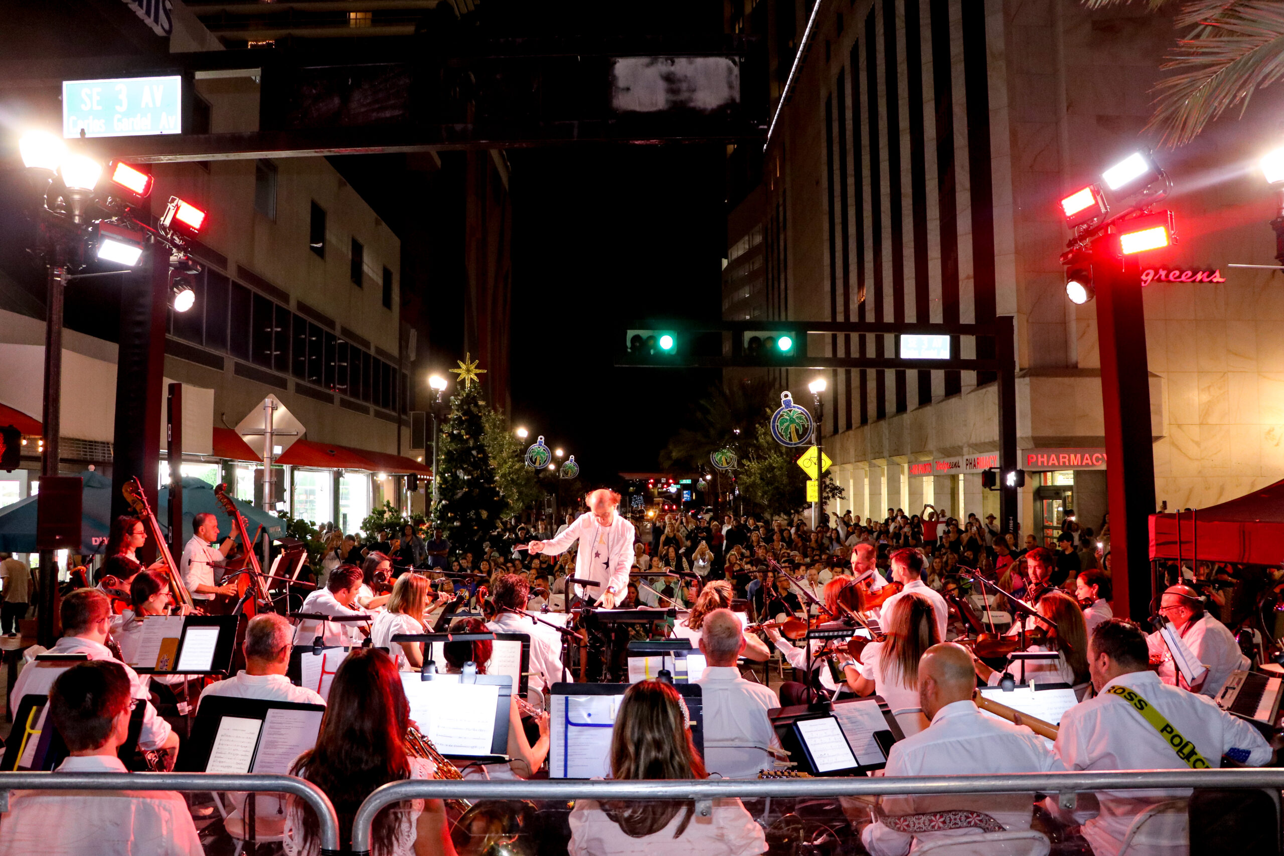 Downtown Miami’s Holiday Lighting Spectacular Returns Featuring Live ...